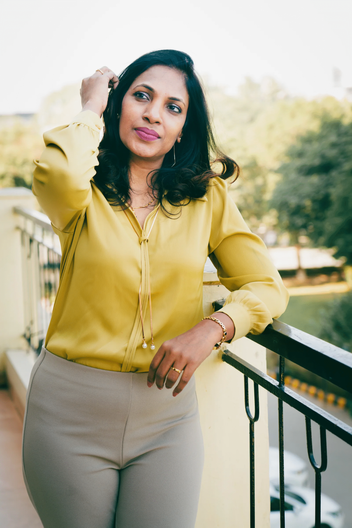 50+ Professional Photo Poses for Female Leaders and Coaches | Sunita Biddu